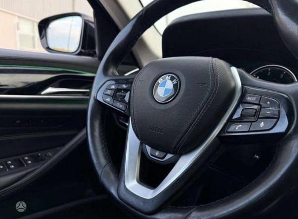 Black BMW 520 2017 in Vilnius, with an engine capacity of 2.00 L and mileage of 306 thousand km for 16990 €, photo 6 on AUTOMOTO.COM.LV