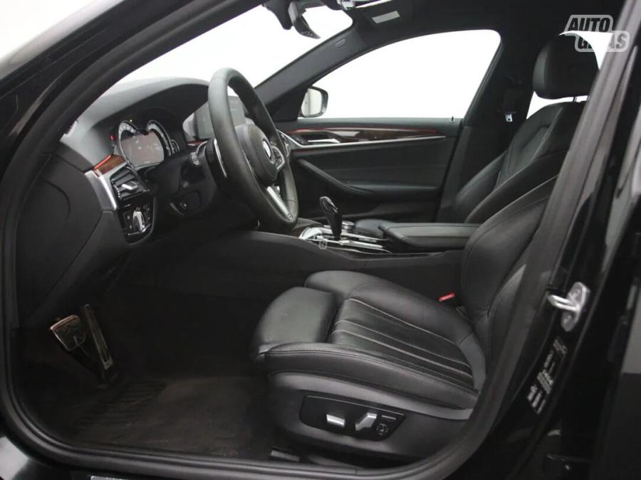 Black BMW 520 2017 in Vilnius, with an engine capacity of 2.00 L and mileage of 171 thousand km for 21999 €, photo 4 on AUTOMOTO.COM.LV
