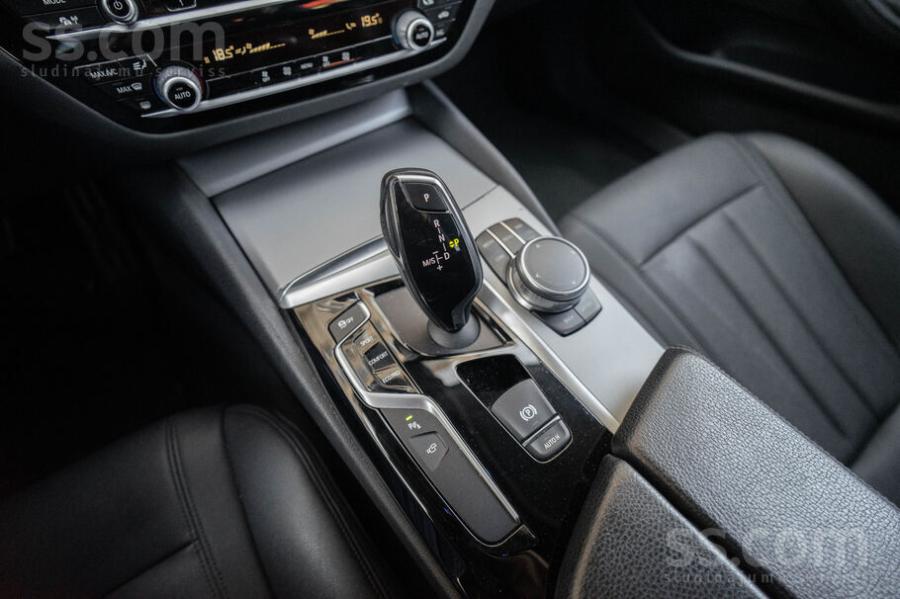 Black BMW 520 2017 in Riga, with an engine capacity of 2.00 L and mileage of 284 thousand km for 18990 €, photo 25 on AUTOMOTO.COM.LV