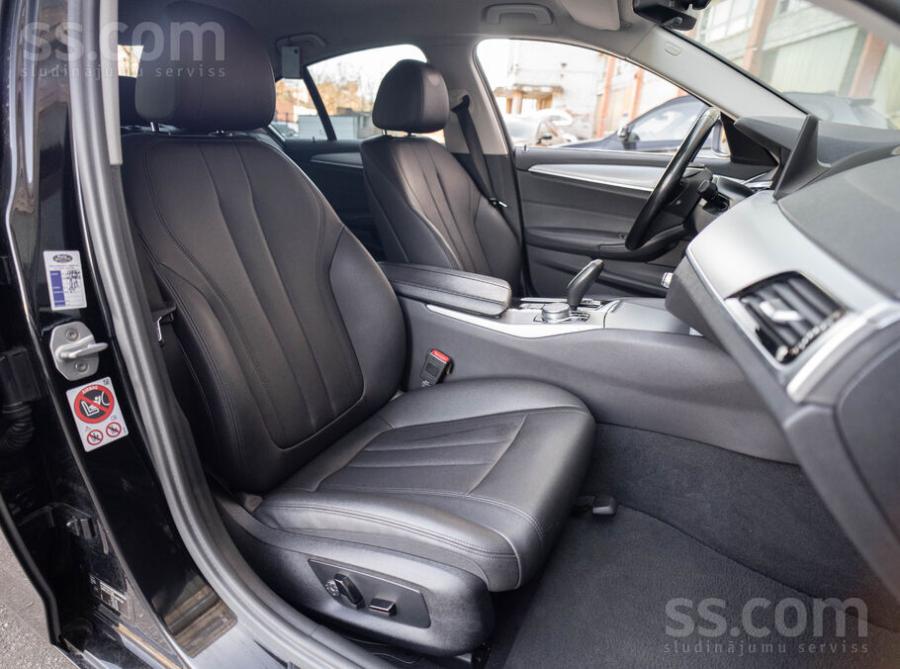Black BMW 520 2017 in Riga, with an engine capacity of 2.00 L and mileage of 284 thousand km for 18990 €, photo 33 on AUTOMOTO.COM.LV