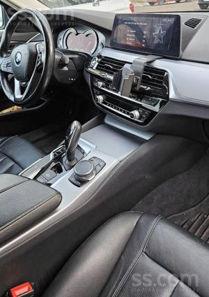 Black BMW 520 2017 in Riga, with an engine capacity of 2.00 L and mileage of 123 thousand km for 21000 €, photo 14 on AUTOMOTO.COM.LV