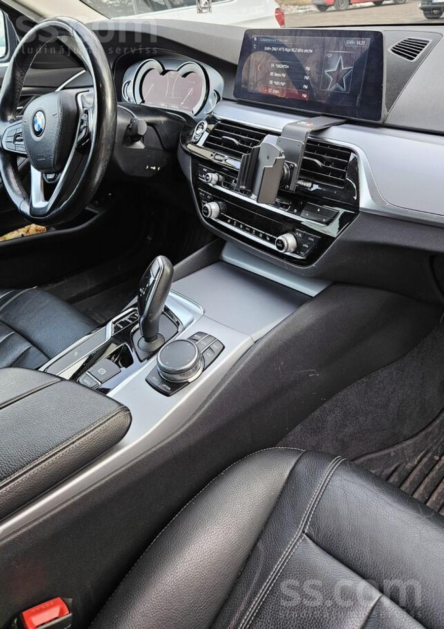 Black BMW 520 2017 in Riga, with an engine capacity of 2.00 L and mileage of 123 thousand km for 21000 €, photo 14 on AUTOMOTO.COM.LV