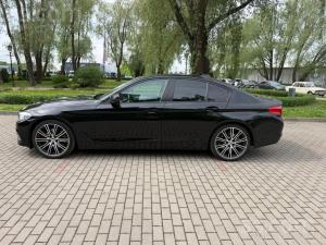 Black BMW 520 2017 in Riga, with an engine capacity of 2.00 L and mileage of 117 thousand km for 20900 €, photo 4 on AUTOMOTO.COM.LV