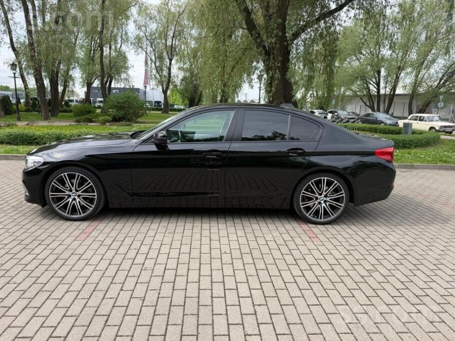 Black BMW 520 2017 in Riga, with an engine capacity of 2.00 L and mileage of 117 thousand km for 20900 €, photo 4 on AUTOMOTO.COM.LV