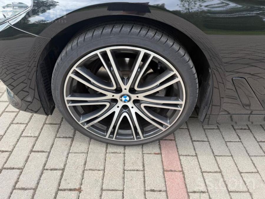 Black BMW 520 2017 in Riga, with an engine capacity of 2.00 L and mileage of 117 thousand km for 20900 €, photo 6 on AUTOMOTO.COM.LV