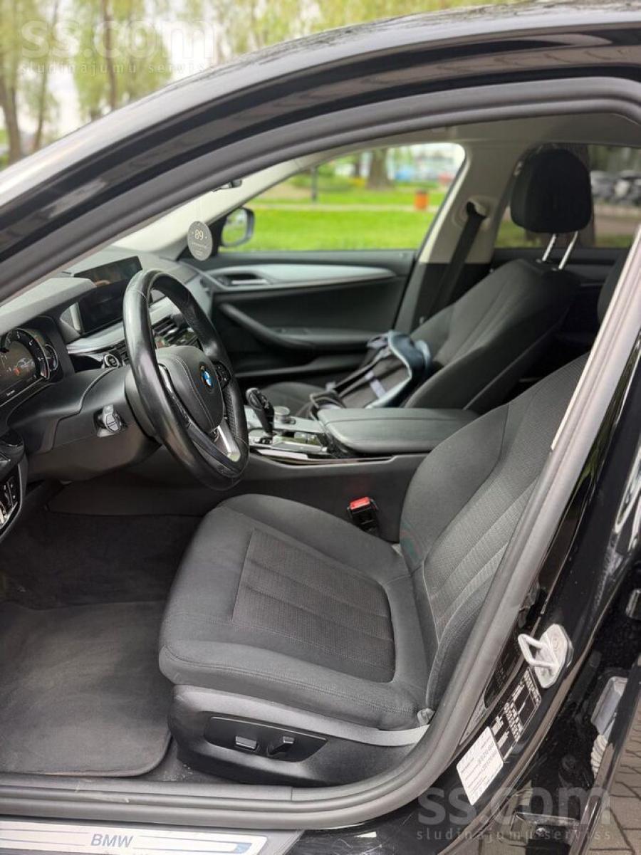 Black BMW 520 2017 in Riga, with an engine capacity of 2.00 L and mileage of 117 thousand km for 20900 €, photo 8 on AUTOMOTO.COM.LV