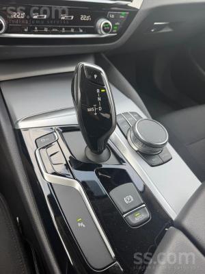 Black BMW 520 2017 in Riga, with an engine capacity of 2.00 L and mileage of 117 thousand km for 20900 €, photo 16 on AUTOMOTO.COM.LV