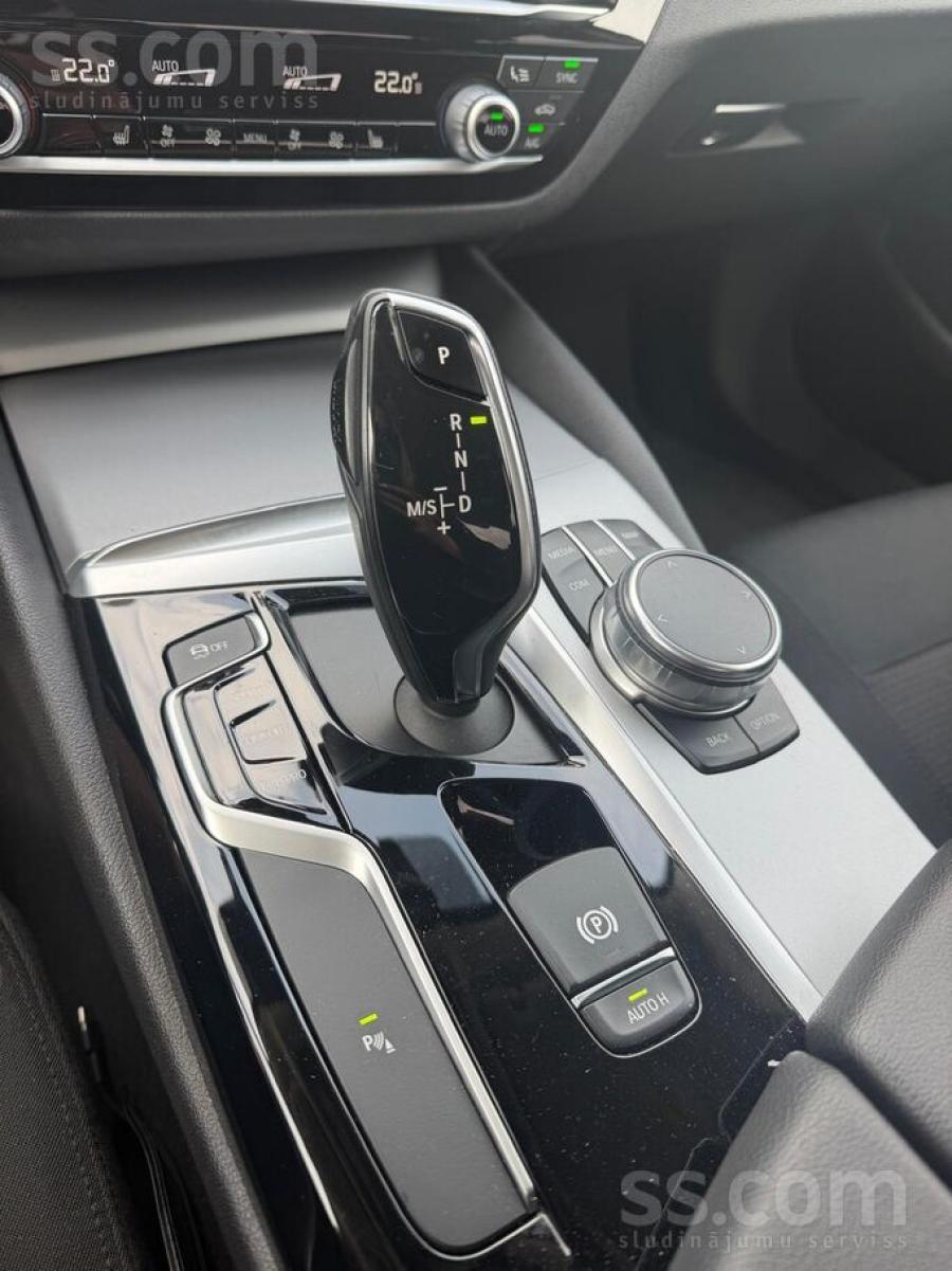 Black BMW 520 2017 in Riga, with an engine capacity of 2.00 L and mileage of 117 thousand km for 20900 €, photo 16 on AUTOMOTO.COM.LV