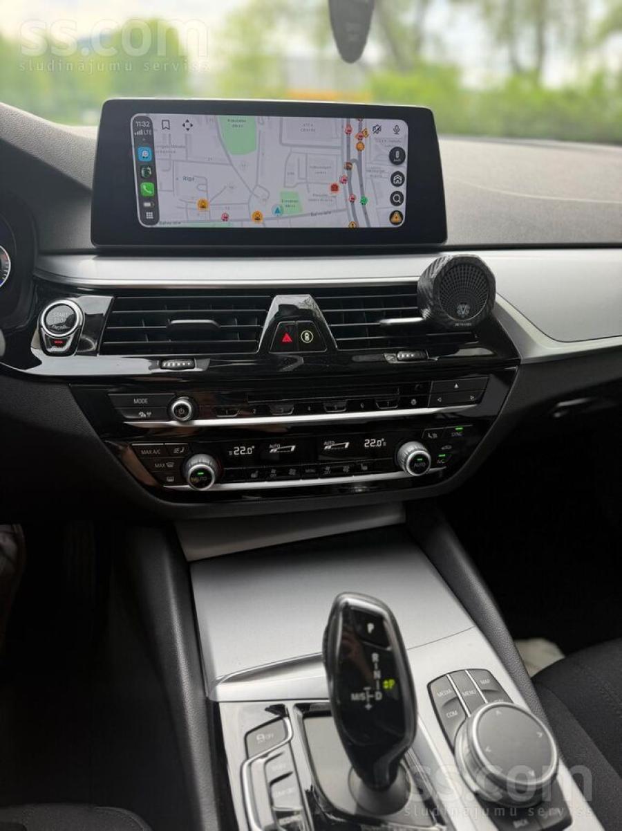 Black BMW 520 2017 in Riga, with an engine capacity of 2.00 L and mileage of 117 thousand km for 20900 €, photo 17 on AUTOMOTO.COM.LV