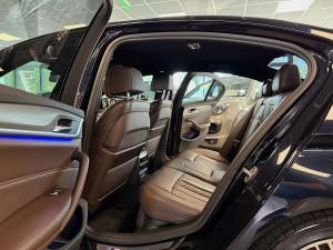 Black BMW 520 2017 in Klaipeda, with an engine capacity of 2.00 L and mileage of 285 thousand km for 22999 €, photo 7 on AUTOMOTO.COM.LV