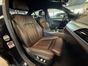 Black BMW 520 2017 in Klaipeda, with an engine capacity of 2.00 L and mileage of 285 thousand km for 22999 €, photo 8 on AUTOMOTO.COM.LV