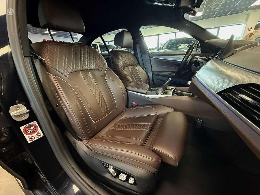 Black BMW 520 2017 in Klaipeda, with an engine capacity of 2.00 L and mileage of 285 thousand km for 22999 €, photo 8 on AUTOMOTO.COM.LV