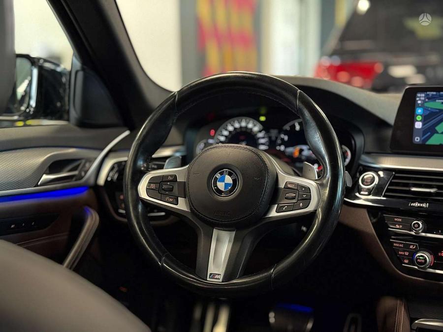 Black BMW 520 2017 in Klaipeda, with an engine capacity of 2.00 L and mileage of 285 thousand km for 22999 €, photo 9 on AUTOMOTO.COM.LV