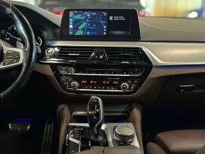 Black BMW 520 2017 in Klaipeda, with an engine capacity of 2.00 L and mileage of 285 thousand km for 22999 €, photo 10 on AUTOMOTO.COM.LV