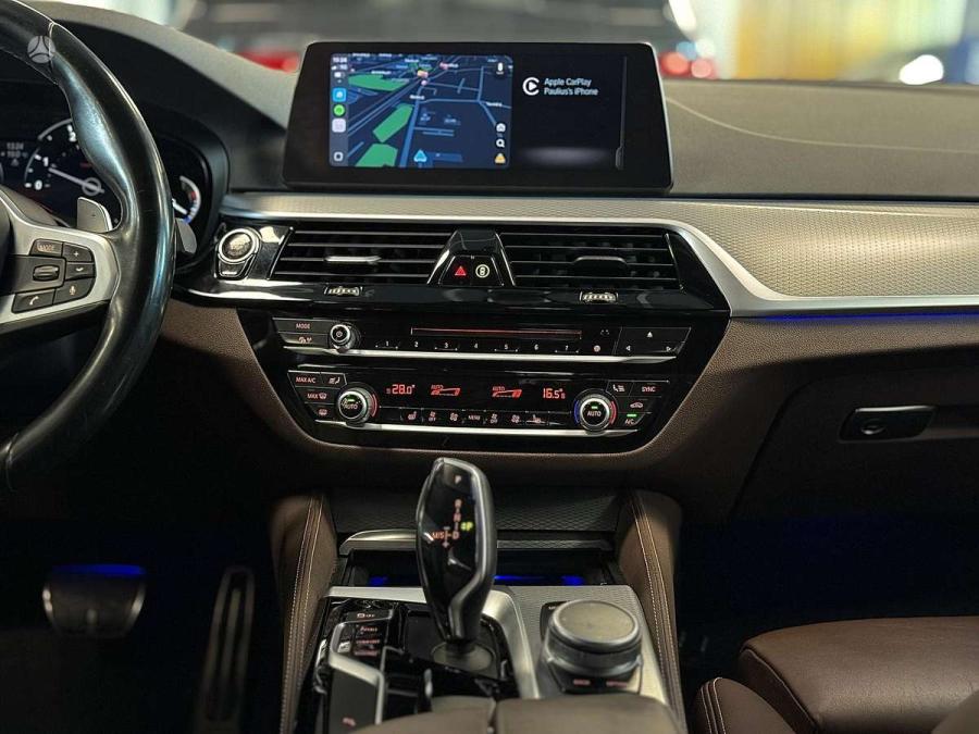 Black BMW 520 2017 in Klaipeda, with an engine capacity of 2.00 L and mileage of 285 thousand km for 22999 €, photo 10 on AUTOMOTO.COM.LV