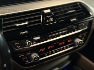 Black BMW 520 2017 in Klaipeda, with an engine capacity of 2.00 L and mileage of 285 thousand km for 22999 €, photo 19 on AUTOMOTO.COM.LV