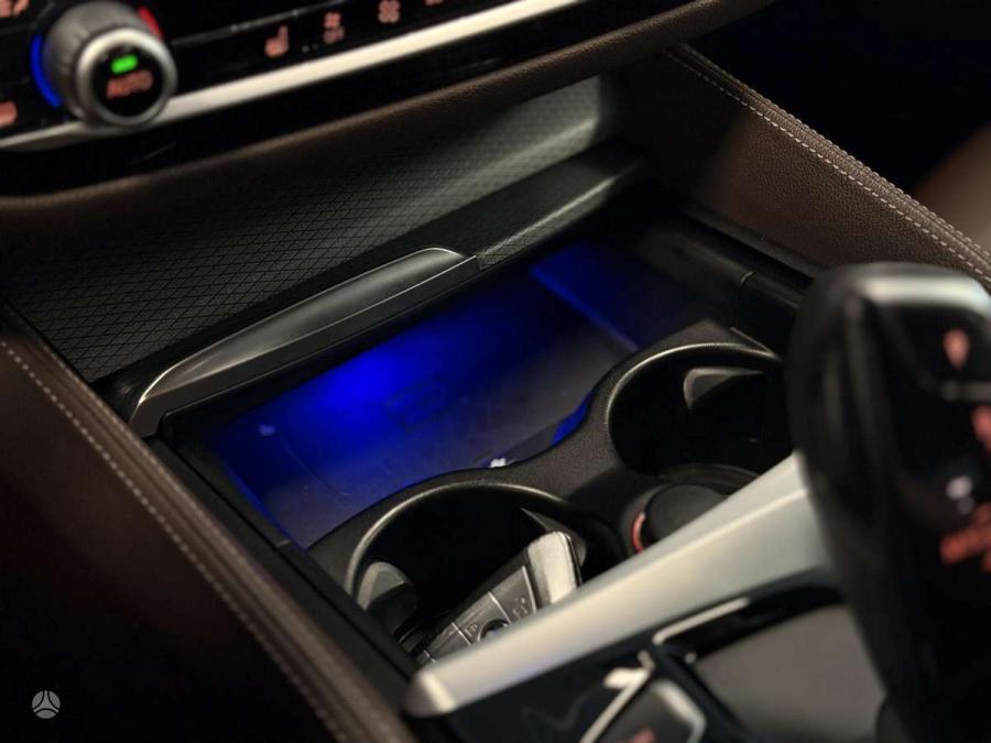 Black BMW 520 2017 in Klaipeda, with an engine capacity of 2.00 L and mileage of 285 thousand km for 22999 €, photo 21 on AUTOMOTO.COM.LV