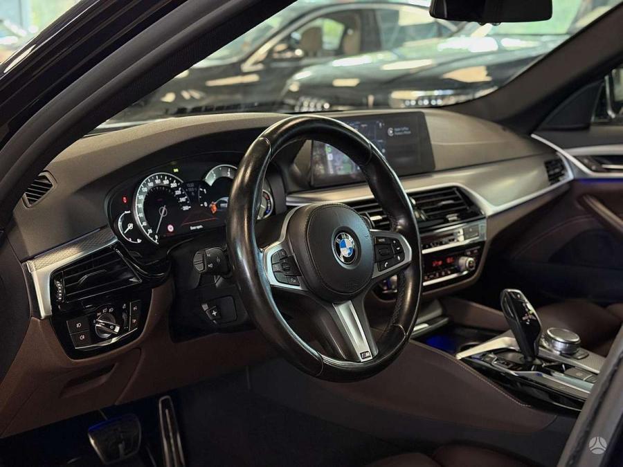 Black BMW 520 2017 in Klaipeda, with an engine capacity of 2.00 L and mileage of 285 thousand km for 22999 €, photo 22 on AUTOMOTO.COM.LV