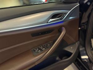 Black BMW 520 2017 in Klaipeda, with an engine capacity of 2.00 L and mileage of 285 thousand km for 22999 €, photo 23 on AUTOMOTO.COM.LV