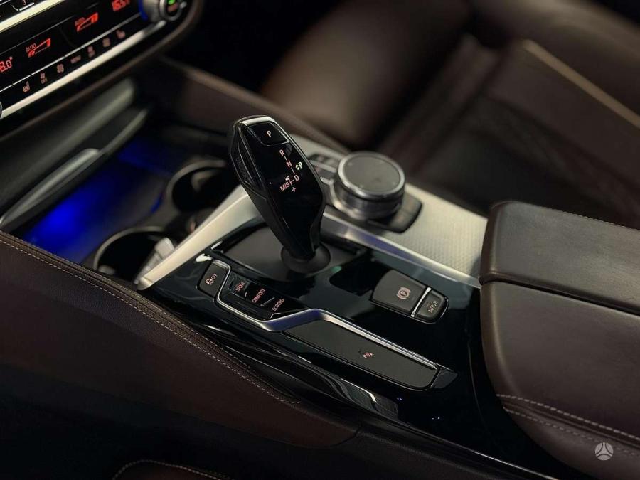 Black BMW 520 2017 in Klaipeda, with an engine capacity of 2.00 L and mileage of 285 thousand km for 22999 €, photo 26 on AUTOMOTO.COM.LV