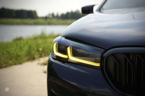 Black BMW 520 2017 in Visaginas, with an engine capacity of 2.00 L and mileage of 362 thousand km for 20700 €, photo 5 on AUTOMOTO.COM.LV