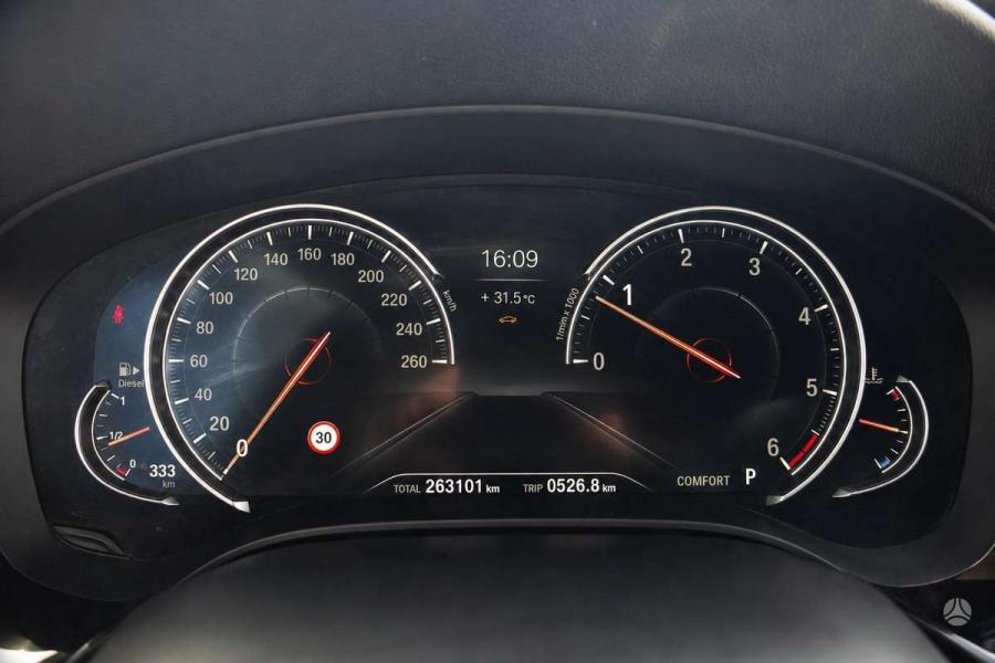 Black BMW 520 2017 in Visaginas, with an engine capacity of 2.00 L and mileage of 362 thousand km for 20700 €, photo 14 on AUTOMOTO.COM.LV