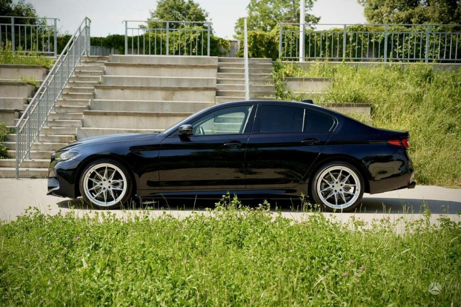 Black BMW 520 2017 in Visaginas, with an engine capacity of 2.00 L and mileage of 362 thousand km for 20700 €, photo 20 on AUTOMOTO.COM.LV