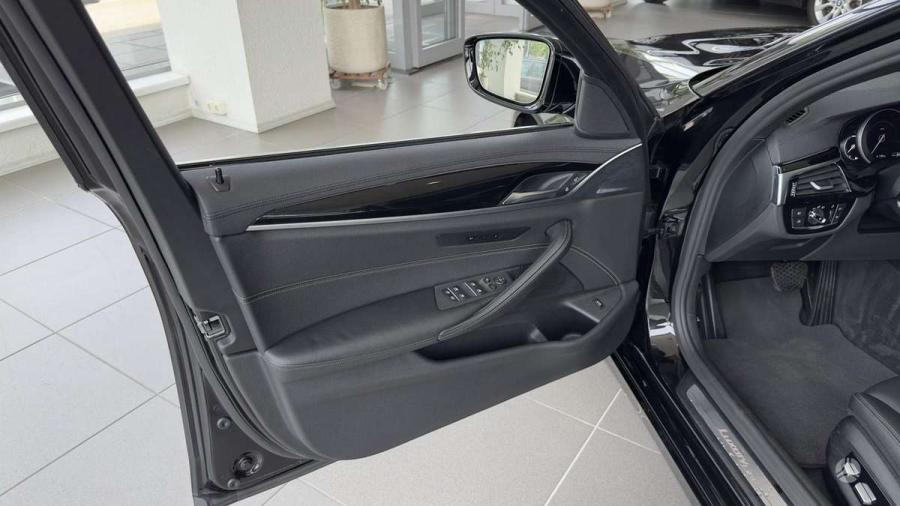 Melns BMW 520 2017 Marijampole, ar dzinēja tilpumu 2.00 L un nobraukumu 219 tūkst. km par 20999 €, foto 23 vietnē AUTOMOTO.COM.LV