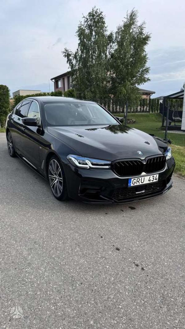 Black BMW 520 2017 in Vilnius, with an engine capacity of 2.00 L and mileage of 210 thousand km for 21999 €, photo 1 on AUTOMOTO.COM.LV