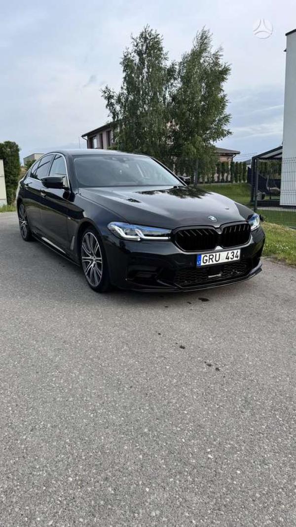 Black BMW 520 2017 in Vilnius, with an engine capacity of 2.00 L and mileage of 210 thousand km for 21999 €, photo 2 on AUTOMOTO.COM.LV