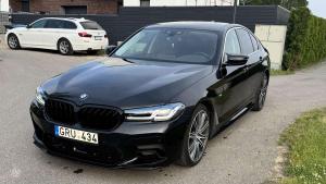 Black BMW 520 2017 in Vilnius, with an engine capacity of 2.00 L and mileage of 210 thousand km for 21999 €, photo 4 on AUTOMOTO.COM.LV