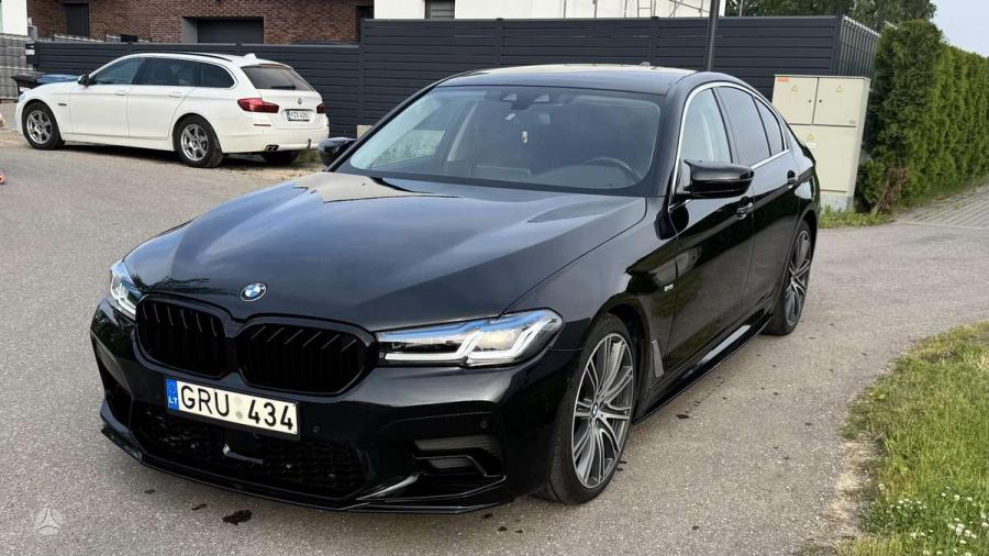 Black BMW 520 2017 in Vilnius, with an engine capacity of 2.00 L and mileage of 210 thousand km for 21999 €, photo 4 on AUTOMOTO.COM.LV