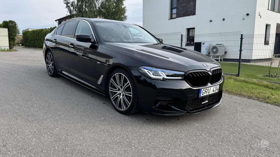 Black BMW 520 2017 in Vilnius, with an engine capacity of 2.00 L and mileage of 210 thousand km for 21999 €, photo 7 on AUTOMOTO.COM.LV