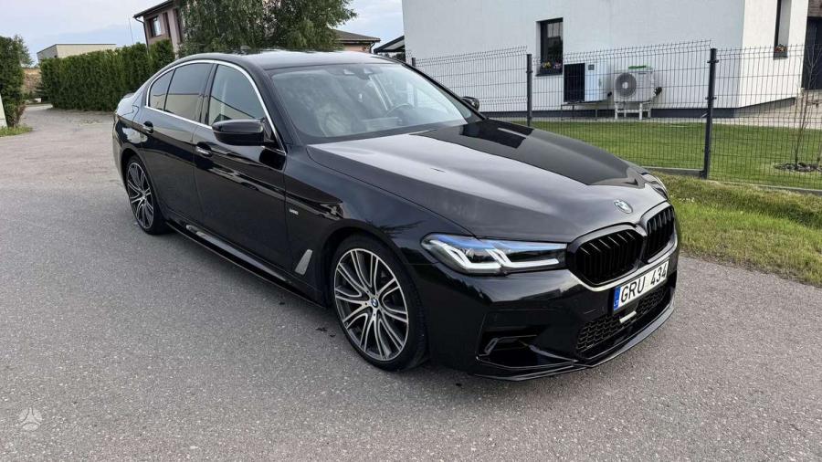 Black BMW 520 2017 in Vilnius, with an engine capacity of 2.00 L and mileage of 210 thousand km for 21999 €, photo 8 on AUTOMOTO.COM.LV