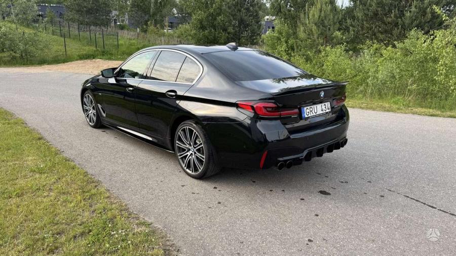 Black BMW 520 2017 in Vilnius, with an engine capacity of 2.00 L and mileage of 210 thousand km for 21999 €, photo 10 on AUTOMOTO.COM.LV