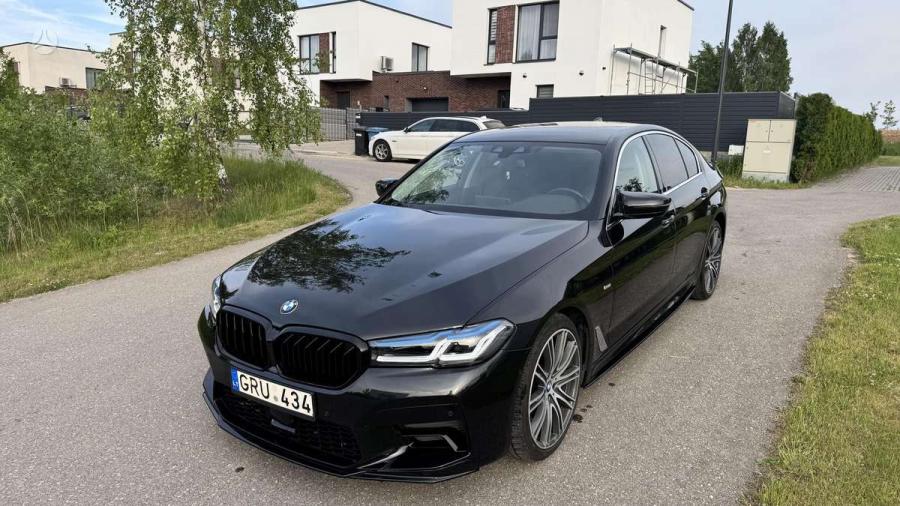 Black BMW 520 2017 in Vilnius, with an engine capacity of 2.00 L and mileage of 210 thousand km for 21999 €, photo 15 on AUTOMOTO.COM.LV