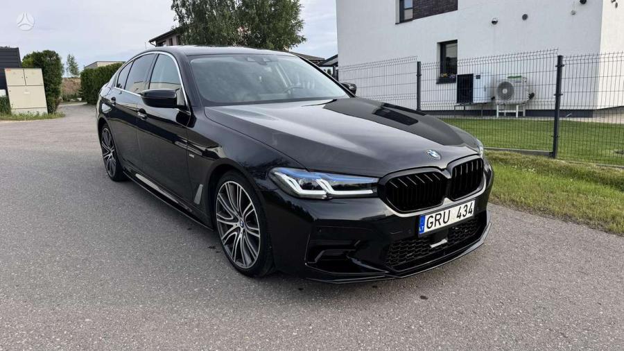 Black BMW 520 2017 in Vilnius, with an engine capacity of 2.00 L and mileage of 210 thousand km for 21999 €, photo 17 on AUTOMOTO.COM.LV
