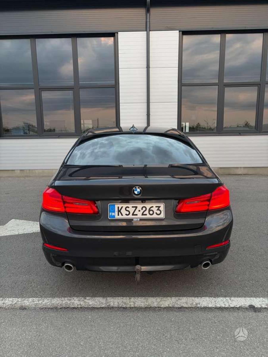 Black BMW 520 2017 in Panevezys, with an engine capacity of 2.00 L and mileage of 203 thousand km for 17350 €, photo 7 on AUTOMOTO.COM.LV