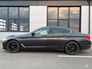 Black BMW 520 2017 in Panevezys, with an engine capacity of 2.00 L and mileage of 203 thousand km for 17350 €, photo 8 on AUTOMOTO.COM.LV