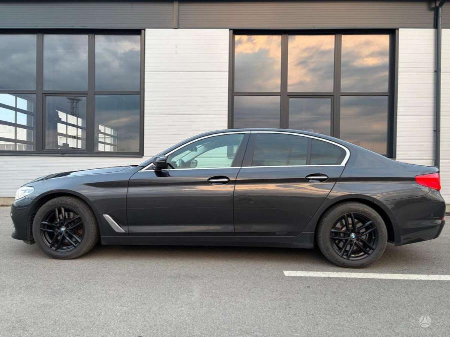 Black BMW 520 2017 in Panevezys, with an engine capacity of 2.00 L and mileage of 203 thousand km for 17350 €, photo 8 on AUTOMOTO.COM.LV