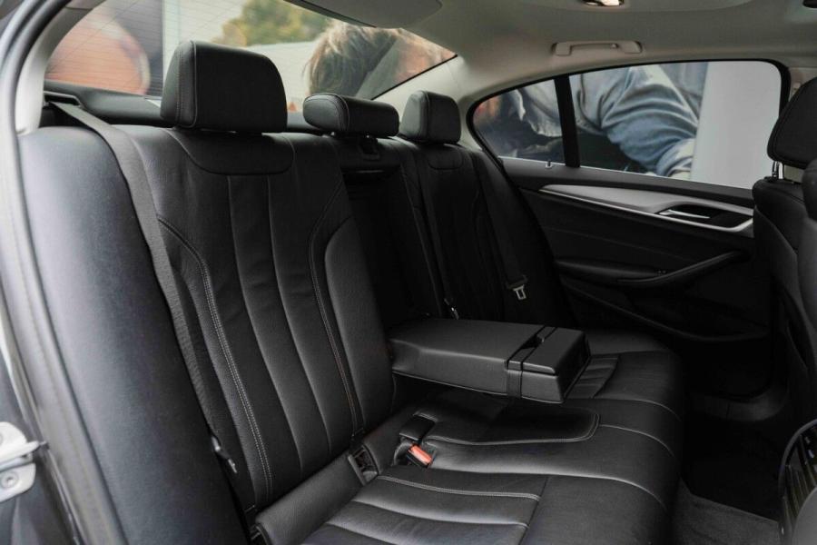 Melns BMW 520 2017 Peetri, ar dzinēja tilpumu 2.00 L un nobraukumu 91 tūkst. km par 28200 €, foto 10 vietnē AUTOMOTO.COM.LV