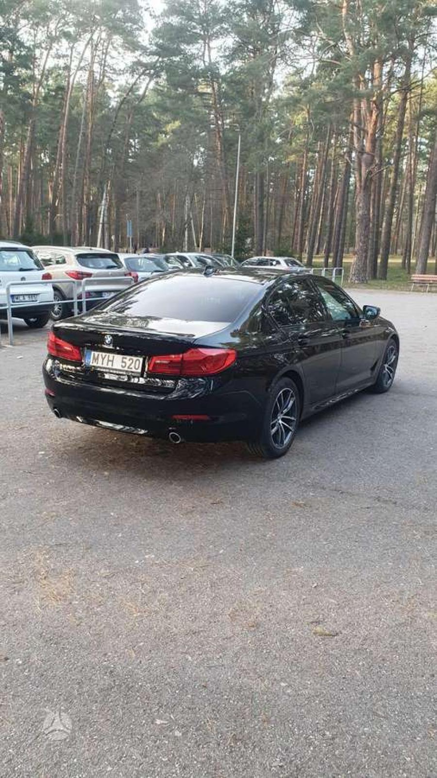 Black BMW 520 2017 in Kaunas, with an engine capacity of 2.00 L and mileage of 162 thousand km for 17500 €, photo 5 on AUTOMOTO.COM.LV