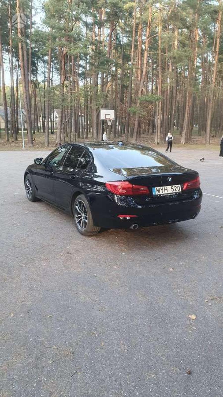 Black BMW 520 2017 in Kaunas, with an engine capacity of 2.00 L and mileage of 162 thousand km for 17500 €, photo 6 on AUTOMOTO.COM.LV