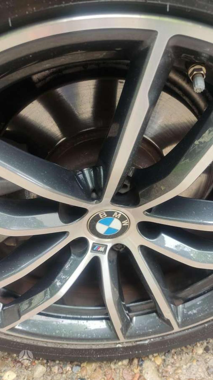 Black BMW 520 2017 in Kaunas, with an engine capacity of 2.00 L and mileage of 162 thousand km for 17500 €, photo 18 on AUTOMOTO.COM.LV