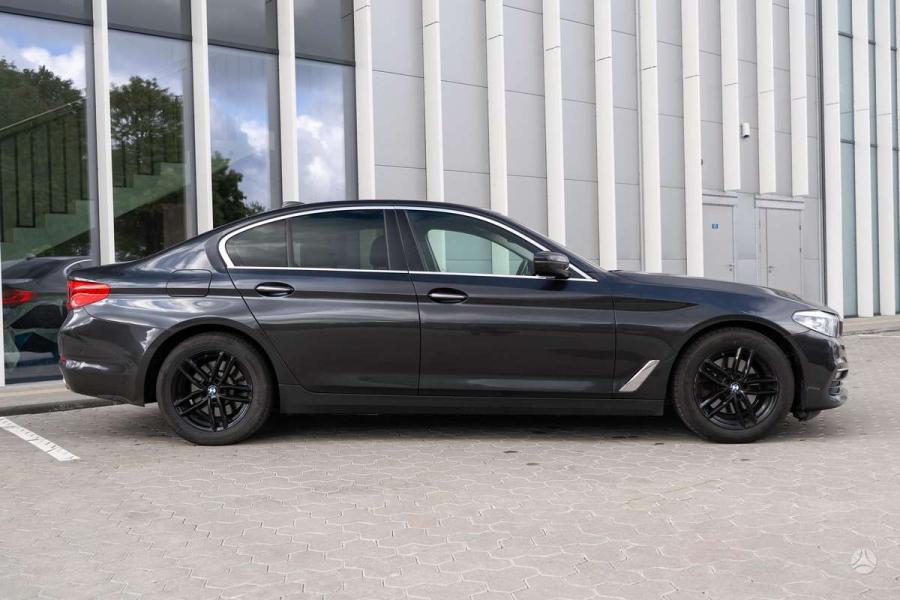 Melns BMW 520 2017 Viļņa, ar dzinēja tilpumu 2.00 L un nobraukumu 205 tūkst. km par 16450 €, foto 5 vietnē AUTOMOTO.COM.LV