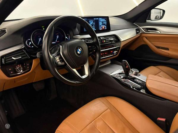 Melns BMW 520 2017 Marijampole, ar dzinēja tilpumu 2.00 L un nobraukumu 339 tūkst. km par 15999 €, foto 3 vietnē AUTOMOTO.COM.LV