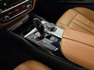 Melns BMW 520 2017 Marijampole, ar dzinēja tilpumu 2.00 L un nobraukumu 339 tūkst. km par 15999 €, foto 4 vietnē AUTOMOTO.COM.LV