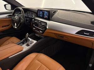 Melns BMW 520 2017 Marijampole, ar dzinēja tilpumu 2.00 L un nobraukumu 339 tūkst. km par 15999 €, foto 9 vietnē AUTOMOTO.COM.LV