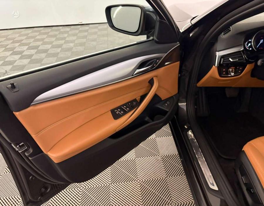 Melns BMW 520 2017 Marijampole, ar dzinēja tilpumu 2.00 L un nobraukumu 339 tūkst. km par 15999 €, foto 24 vietnē AUTOMOTO.COM.LV