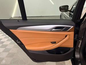Melns BMW 520 2017 Marijampole, ar dzinēja tilpumu 2.00 L un nobraukumu 339 tūkst. km par 15999 €, foto 26 vietnē AUTOMOTO.COM.LV